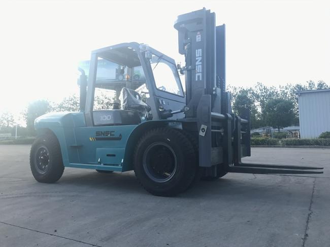 10 Ton Diesel Forklift - Operator Area
