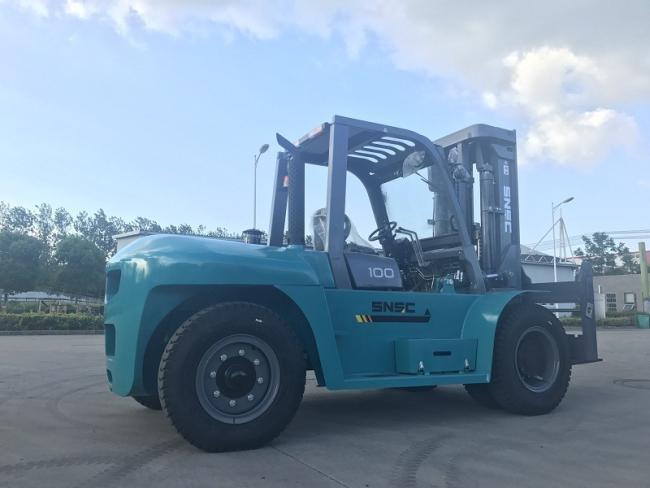 10 Ton Diesel Forklift - Mast Detail