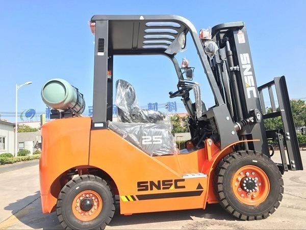 FL25 LPG Gas Forklift in operation