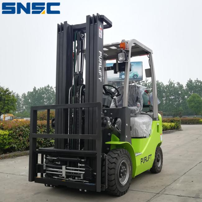 Nissan FL18 Forklift front view showing mast and forks