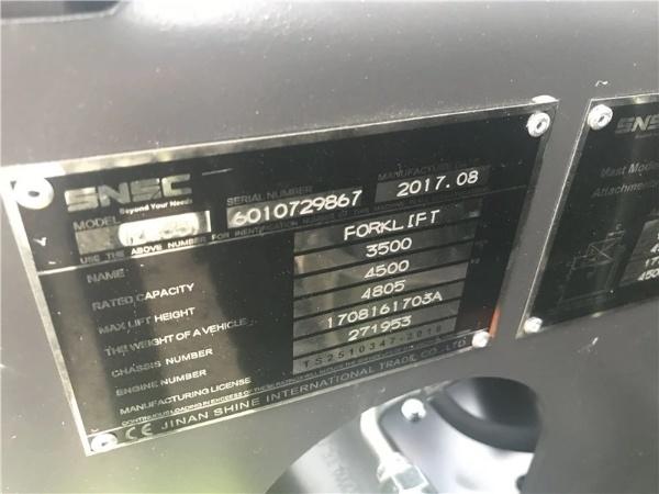 SNSC FL35 Forklift engine compartment