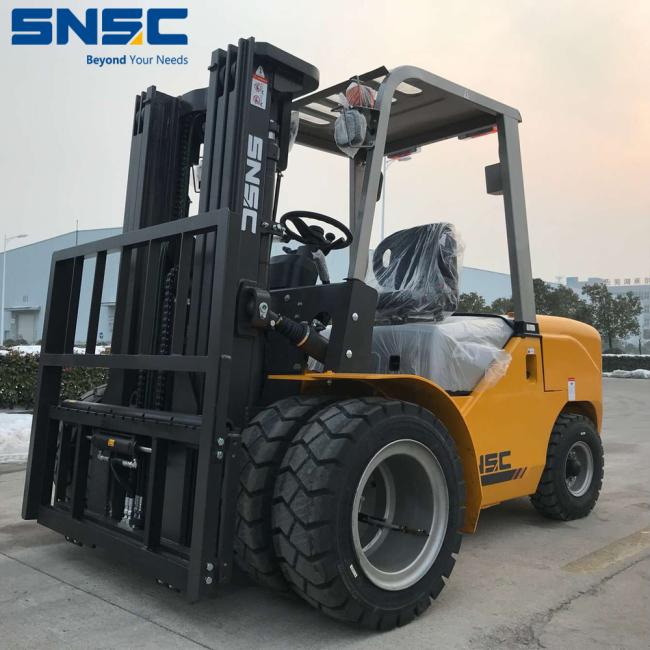 FD40 4 Ton Diesel Forklift Truck operator cabin