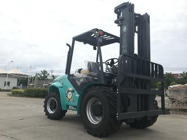 3.5ton 4WD rough terrain forklift front view