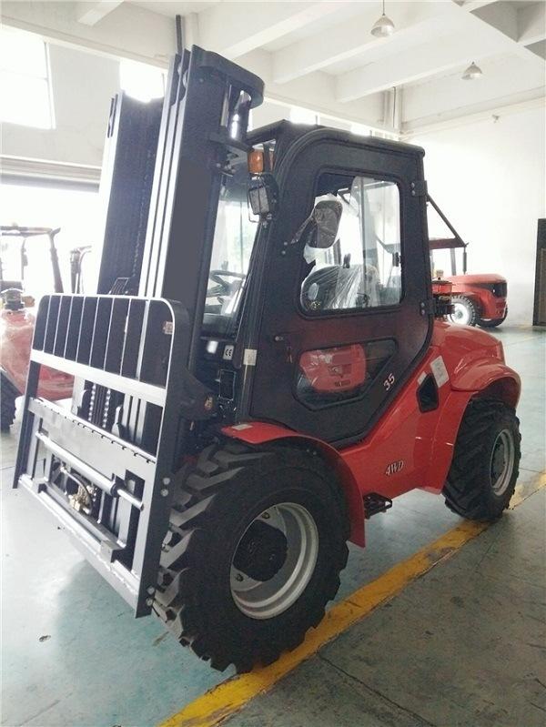 3.5ton 4WD rough terrain forklift engine compartment
