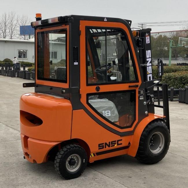 SNSC 1.8Ton Diesel Forklift engine compartment