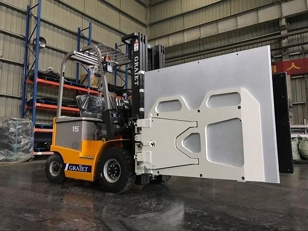 FB15 forklift lifting pallet demonstration
