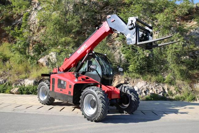 4WD telehandler forklift with cabin controls