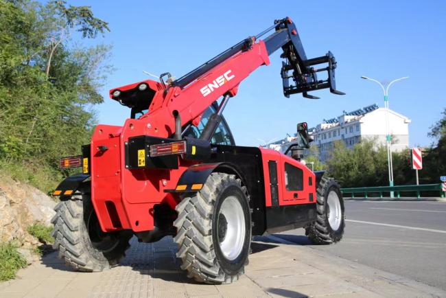 Telescopic forklift with pallet forks attachment