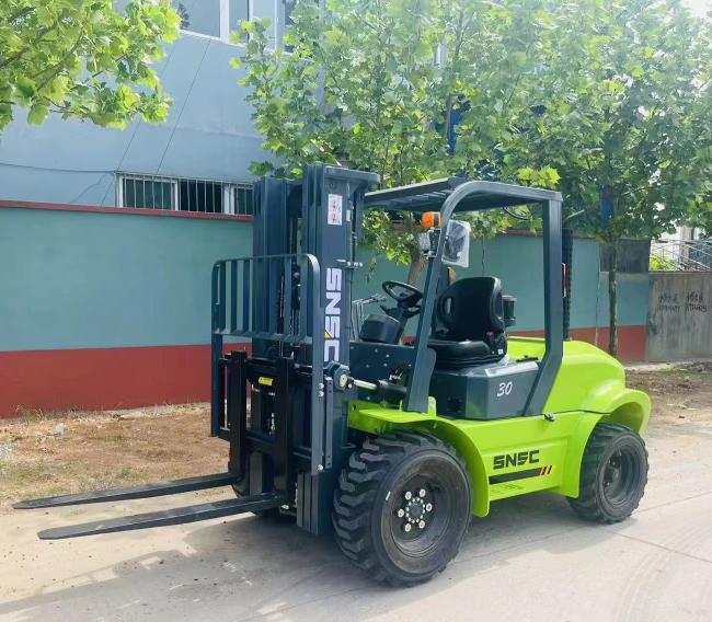 Forklift handling materials in rough conditions