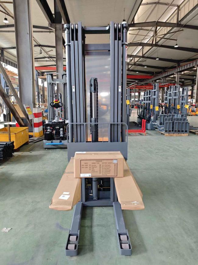 Apaidor Electric Stacker side view displaying lifting mechanism and battery compartment