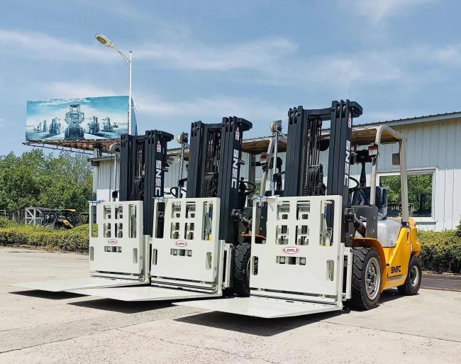 Side view of 3500kg diesel forklift showing robust construction