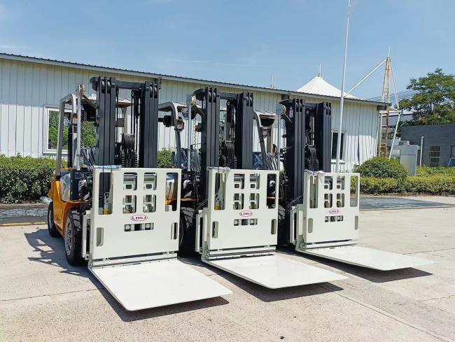 Front perspective of industrial diesel forklift