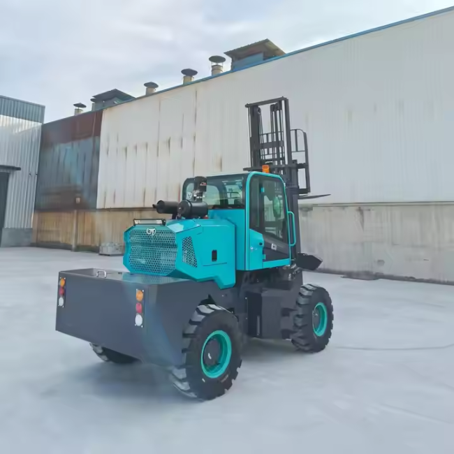 Side view of Articulated Rough Terrain Forklift