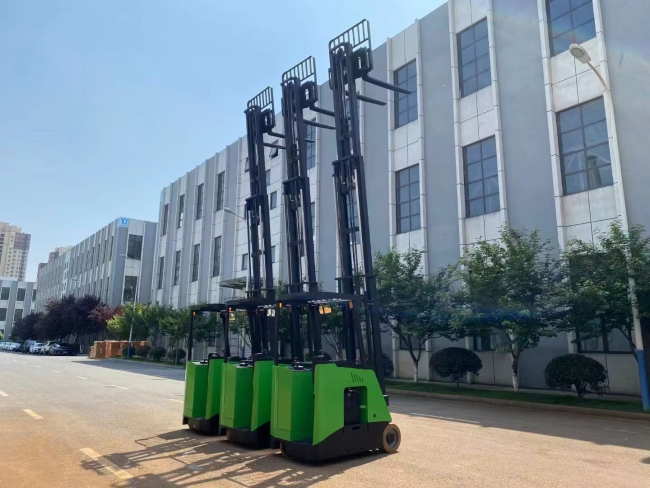 3 Wheel Stand-on Electric Forklift side view