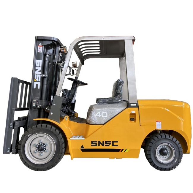 Diesel forklift with 3 stage mast