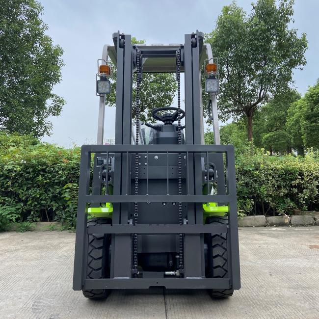 3.5 Ton Diesel Forklift operational view
