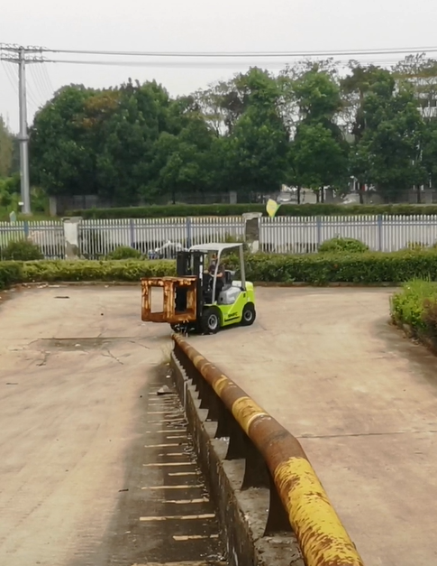 Turning test for forklift quality control