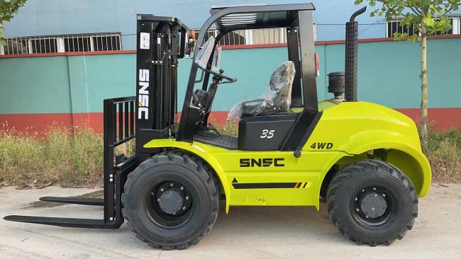 3.5 Ton Diesel Forklift side view