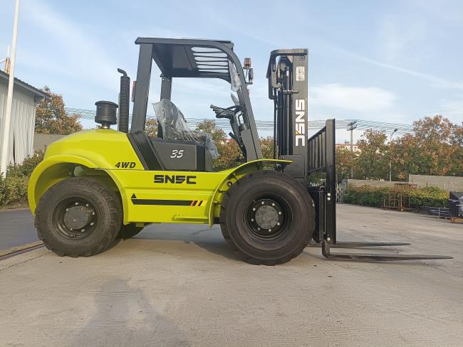 3.5 Ton Diesel Forklift mast detail