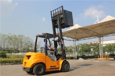 Cina 3000 kg contrappeso diesel 5000 mm sollevamento carrello elevatore diesel in vendita
