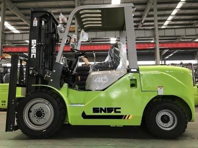 Cina OEM carrello elevatore diesel da 4 tonnellate SNSC carrello elevatore diesel da 2 tappe in vendita