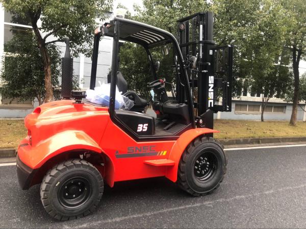 Quality 3000kg-5000kg 4wd Rough Terrain Forklift Off Road Forklift Lift Trucks for sale