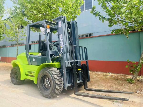 Quality 3000kg-5000kg 4wd Rough Terrain Forklift Off Road Forklift Lift Trucks for sale