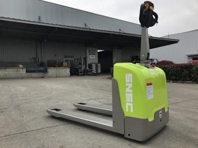 Cina Lithium Battery Powered Pallet Jack 1,5 tonnellate Elettromobile per pallet verde in vendita