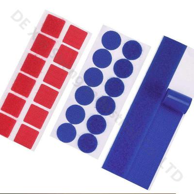 China Quadratische Art Haken und Schleifen-Gewebe-Blätter, blauer Flausch-klebrige Auflagen ein Garde zu verkaufen
