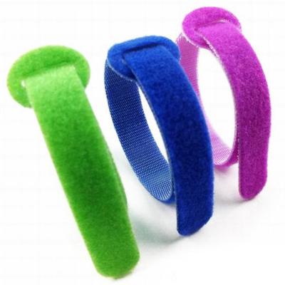 中国 強い粘着性があるホック及びループ クロージャのナイロン締める物テープWeatherability 販売のため