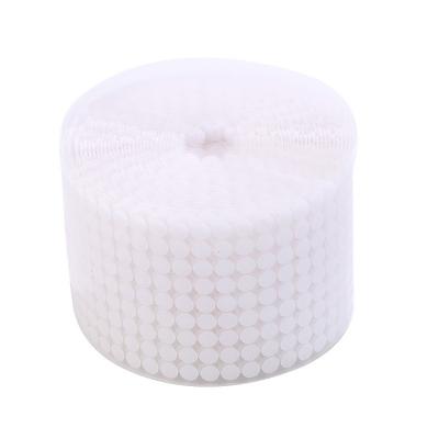China De zelfklevende Bevestigingsmiddelband stippelt 10mm de Sterke Schijf van de Lijm Magische Sticker Te koop