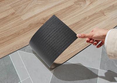 Cina mattonelle di lusso d'impermeabilizzazione del vinile di Lvt di legno Lvt della pavimentazione autoadesiva di 1.5-3.0mm in vendita