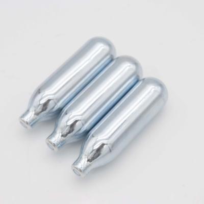 中国 8g N2O Nitoursの酸化物の充電器はクリーム色 ディスペンサーのデザート用具を打った 販売のため