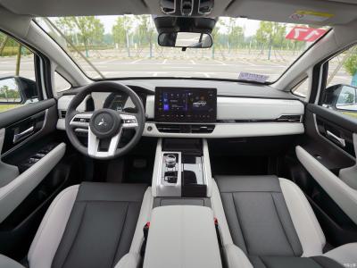Cina 520 km di autonomia Mitsubishi AIRTREK Chinese Electric Car 4 Quattro ruote Auto Veicolo Lunghezza x larghezza x altezza mm 4630*1920*1728 in vendita