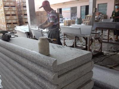 Cina Pietra per lastricati di pietra del lastricatore della pietra per cimasa del granito di bianco grigio per la piscina in vendita