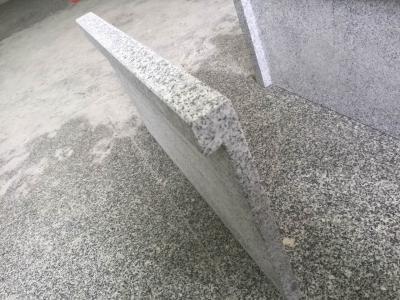Cina Pietra per lastricati di pietra del lastricatore della pietra per cimasa del granito di bianco grigio per la piscina in vendita