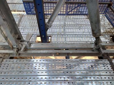 China O mergulho quente de grande resistência galvanizou o molde do formulário de salto da plataforma de 2.4m à venda