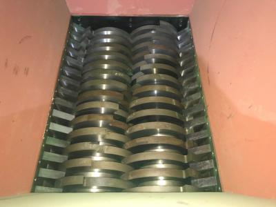 Cina macchina della trinciatrice dell'asse del gemello 18.5kw, tagliuzzatrice del pneumatico durevole in vendita