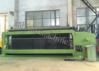 China 4300mm Machine van de Aandrijvings Op zwaar werk berekende Gabion van het Breedte de Dubbele Rek for sale