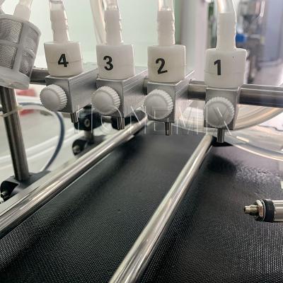 Cina Piccole macchine per riempimento liquido a 4 teste elettriche con nastro trasportatore in vendita