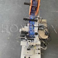 China Semi Automatic Sticker Labeling Machine 100W Flat Bottle Label Applicator for sale