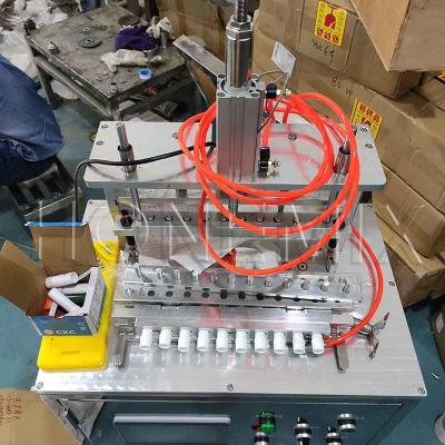 Cina Macchina automatica di demolding del rossetto 10 fori Macchina di strappaggio del rossetto in vendita