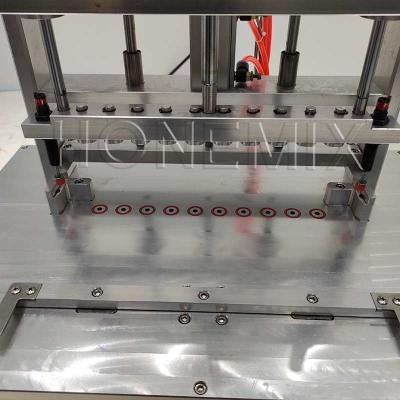 Cina Macchina automatica di demolding del rossetto 10 fori Macchina di strappaggio del rossetto in vendita