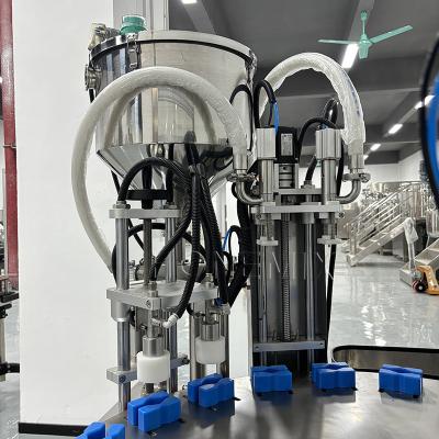 Cina Servo rotativo liquido di crema di riempimento macchina di tappo automatico due teste toner in vendita