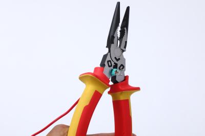 중국 6 인치 VDE 단열 된 긴 코 톱니 1000V 전기 기술자 판매용