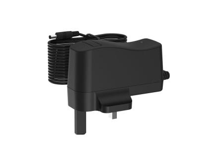 China 6W el enchufe BRITÁNICO máximo UKCA certificó la fuente de alimentación del cargador 12.6V 14.5V del litio de 4.2V 6V 8.4V/de batería de plomo en venta