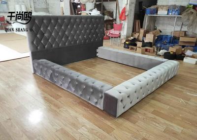 Cina Alto letto a due piazze del velluto della testata della camera da letto della mobilia del letto molle di lusso di progettazione moderna in vendita