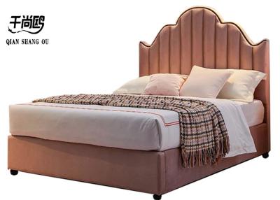 China Europäische Art-Welle geformtes Bett, modernes büscheliges Bett für Wohnung zu verkaufen