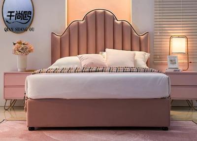 China Europäische Art-Welle geformtes Bett, modernes büscheliges Bett für Wohnung zu verkaufen