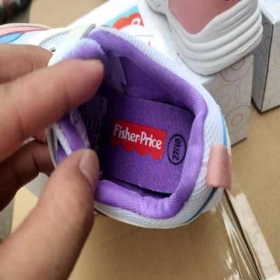 Cina , scarpe di sport della ragazza in vendita